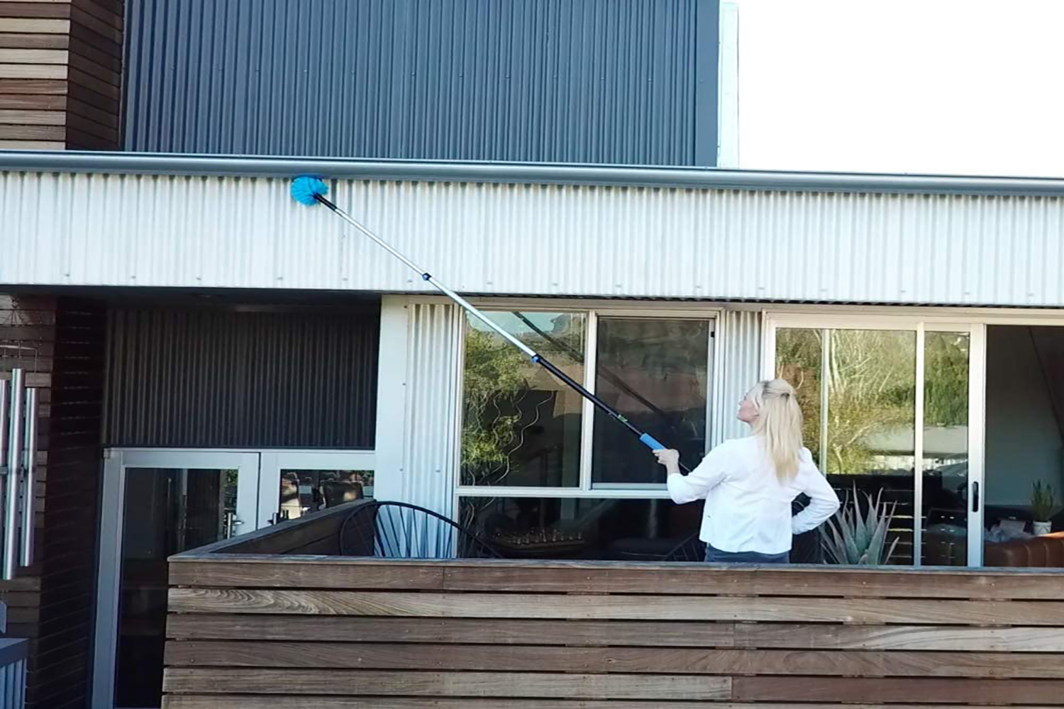 The best cobweb dusters with extension poles for easily reaching webs ...