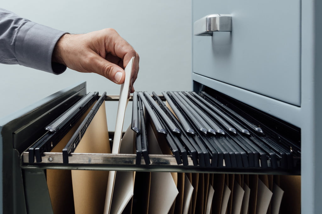 How to organize a file cabinet for your office | ToughJobs