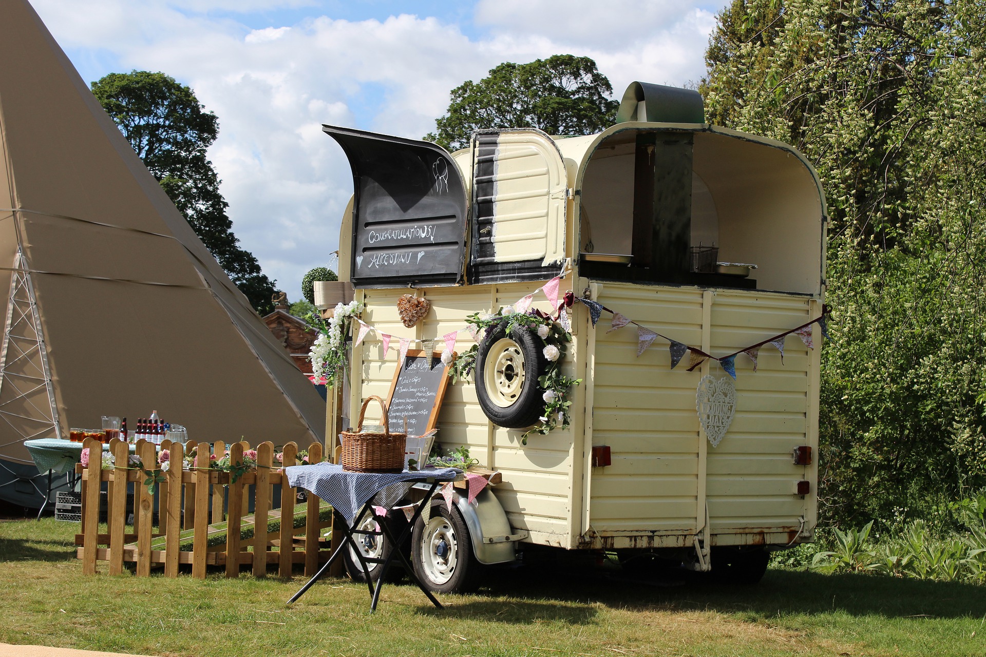 Food truck wedding catering: Everything you need to know | ToughJobs